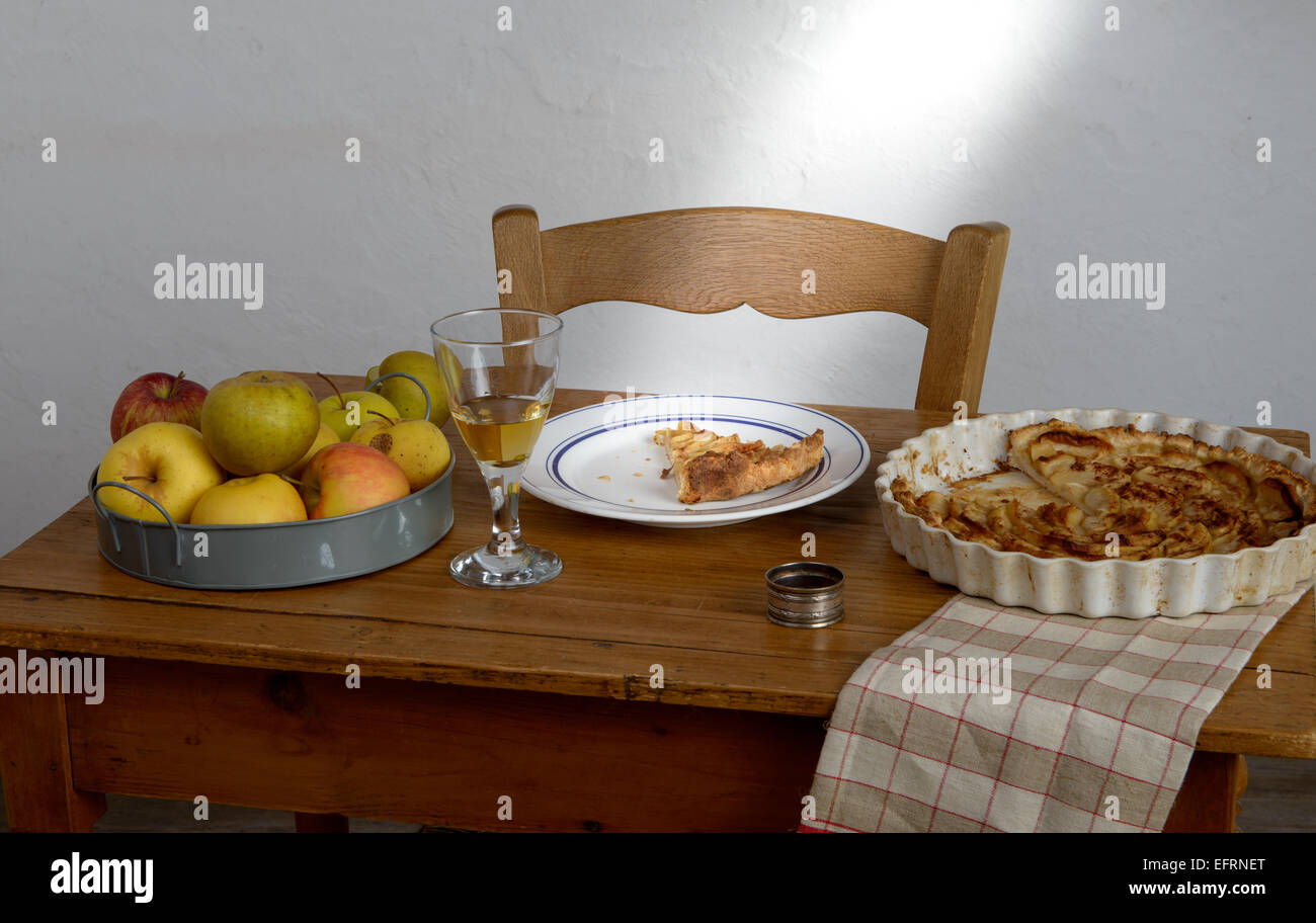 apple pie on a table with apples Stock Photo - Alamy