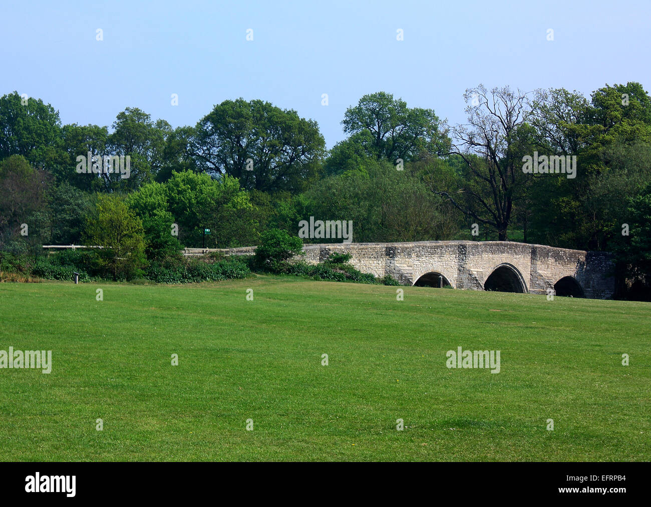 A view of the 14th Century bridge at Teston countrypark in Kent Stock ...