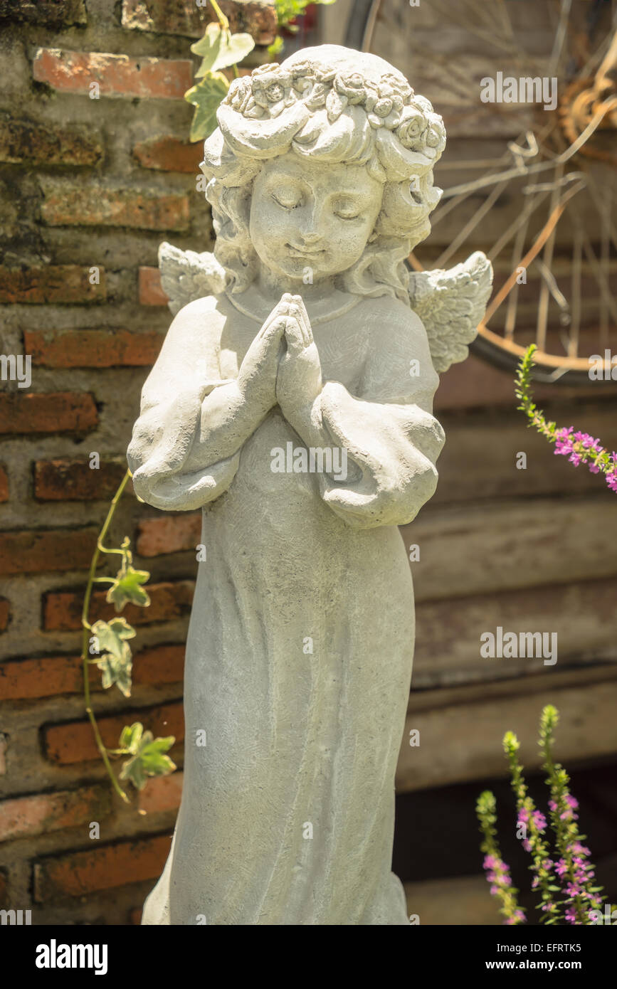 Garden angel ornament hi-res stock photography and images - Alamy