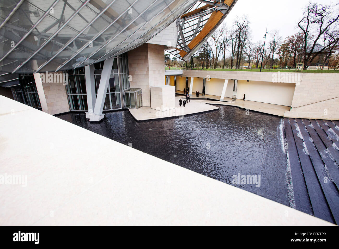 Louis Vuitton Foundation Stock Photo - Alamy