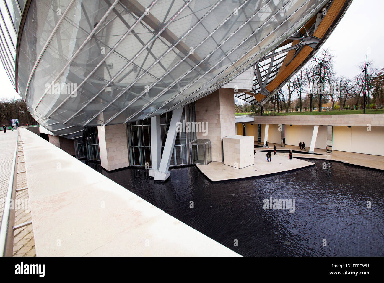 Louis Vuitton Foundation Stock Photo - Alamy
