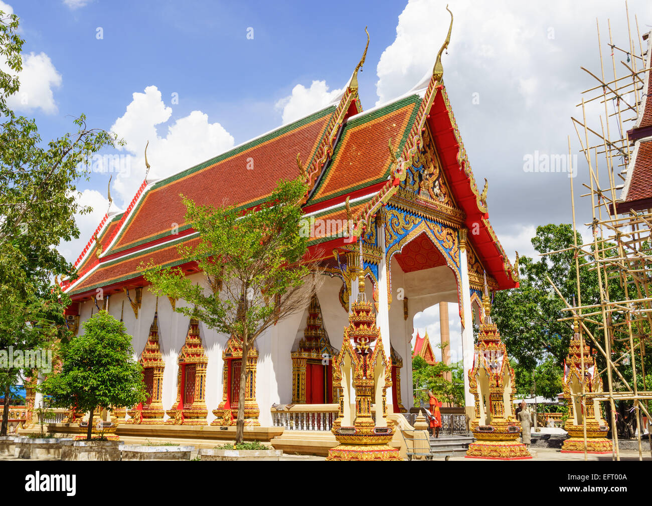Thai temple roof construction hi-res stock photography and images - Alamy
