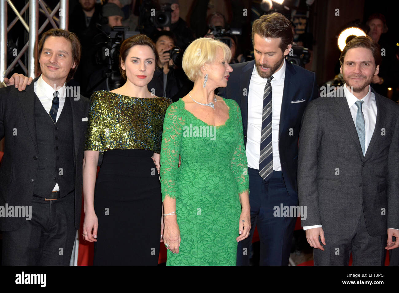 Helen mirren and ryan reynolds hi-res stock photography and images - Alamy