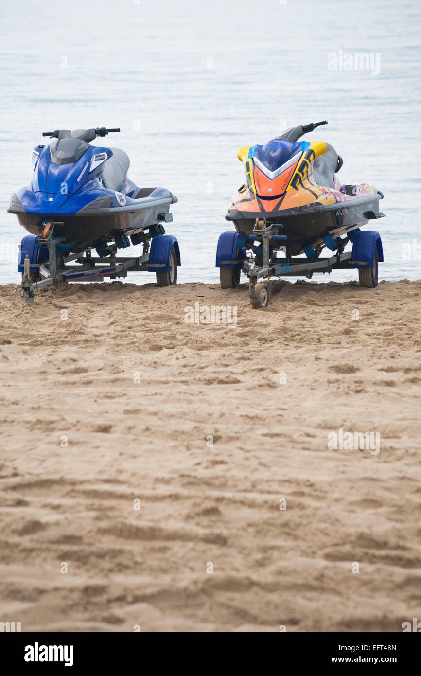 Jetskis on trailers parked on beach ready for jetski racing at ...