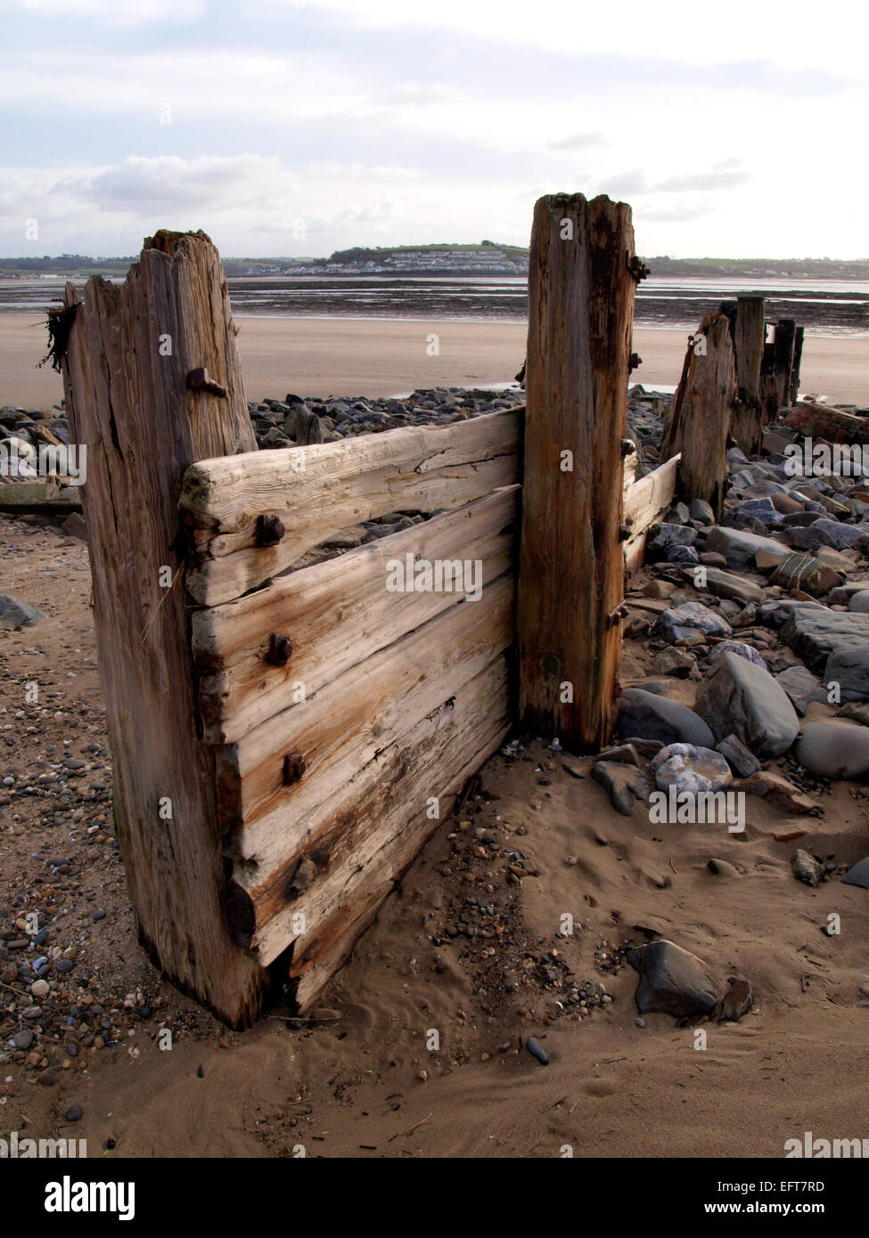 Worn wooden groyne hi-res stock photography and images - Alamy