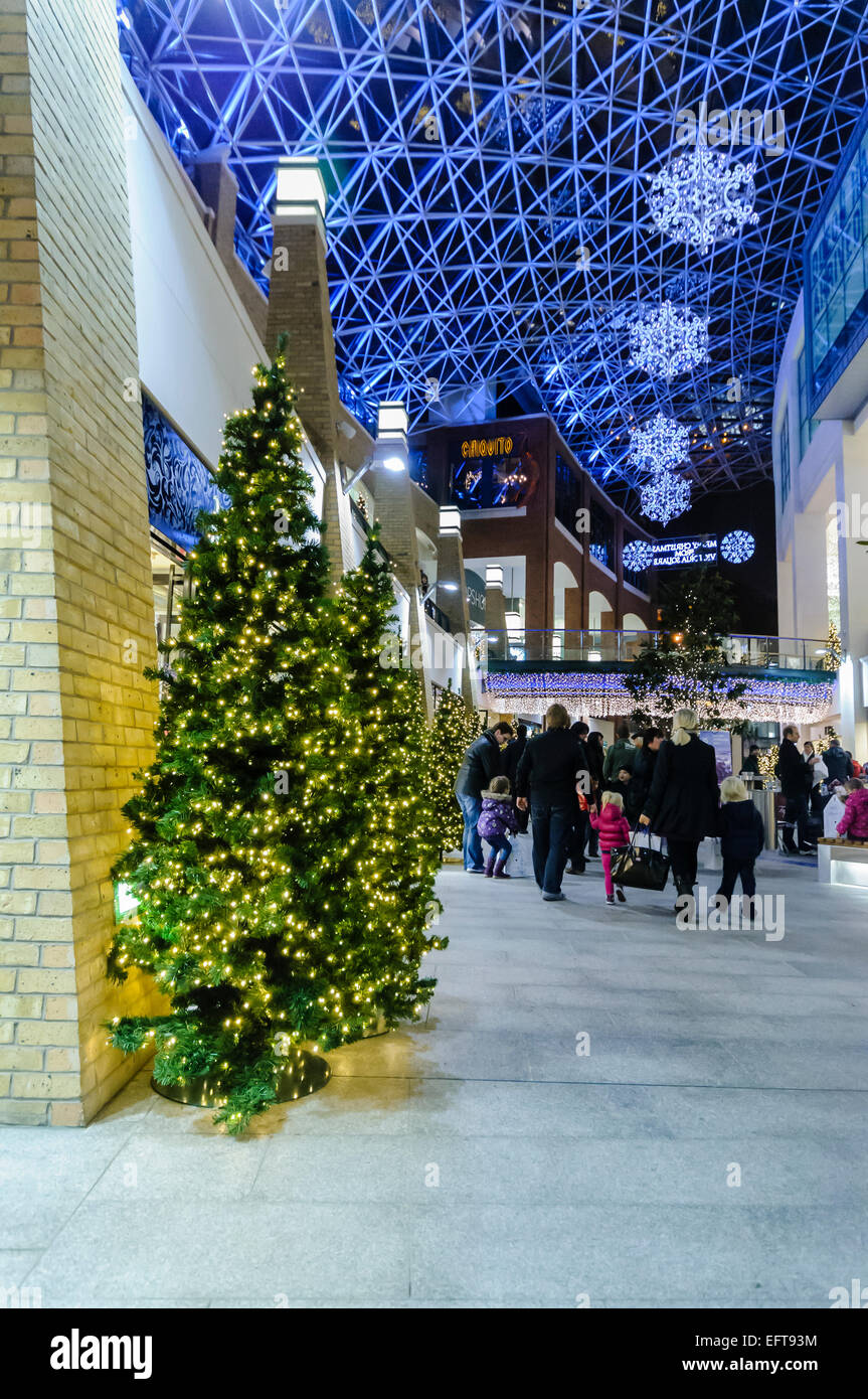 Victoria square shopping centre at christmas hi-res stock photography ...