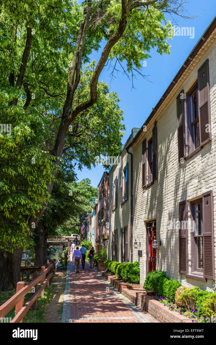 Houses alongside the Chesapeake and Ohio Canal in downtown Georgetown ...