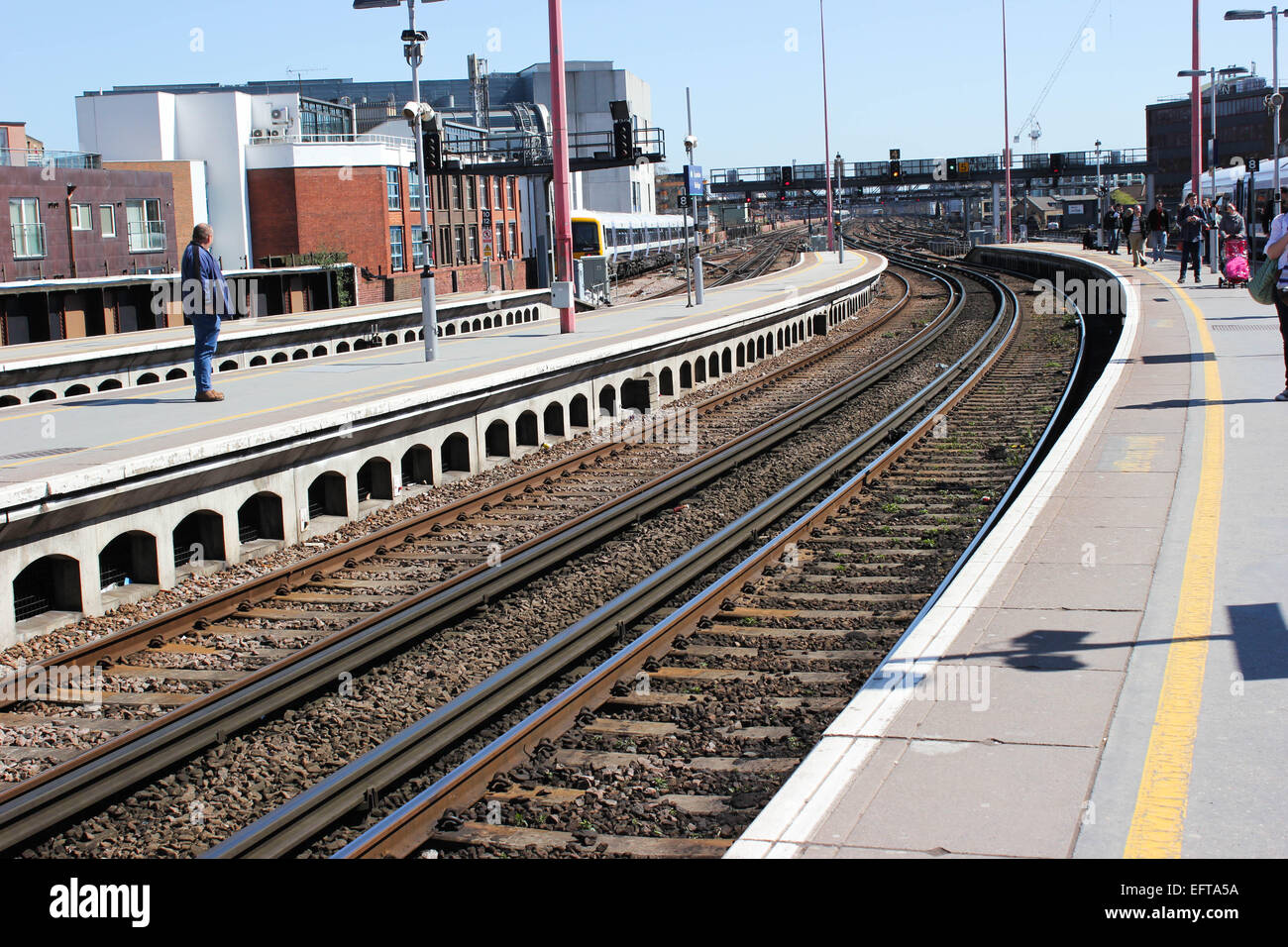 London bridge train station hi-res stock photography and images - Alamy