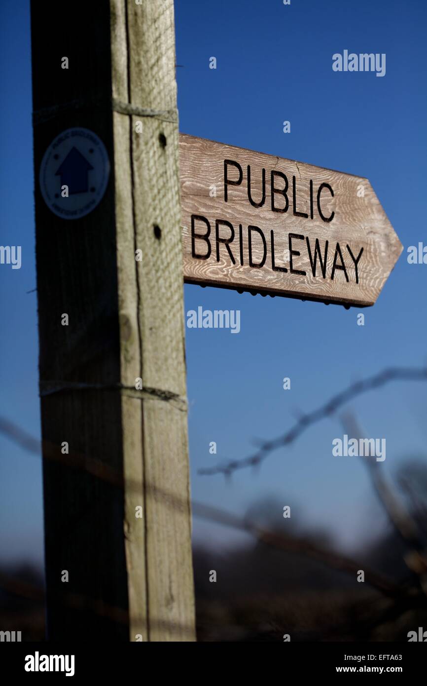 public bridleway sign Stock Photo - Alamy