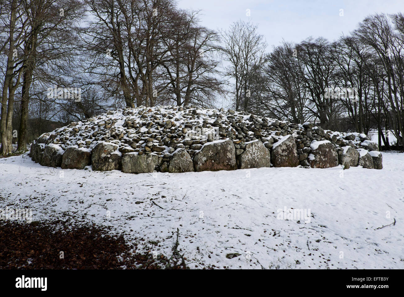 Prehistoric burial cairns balnuaran clava hi-res stock photography and ...