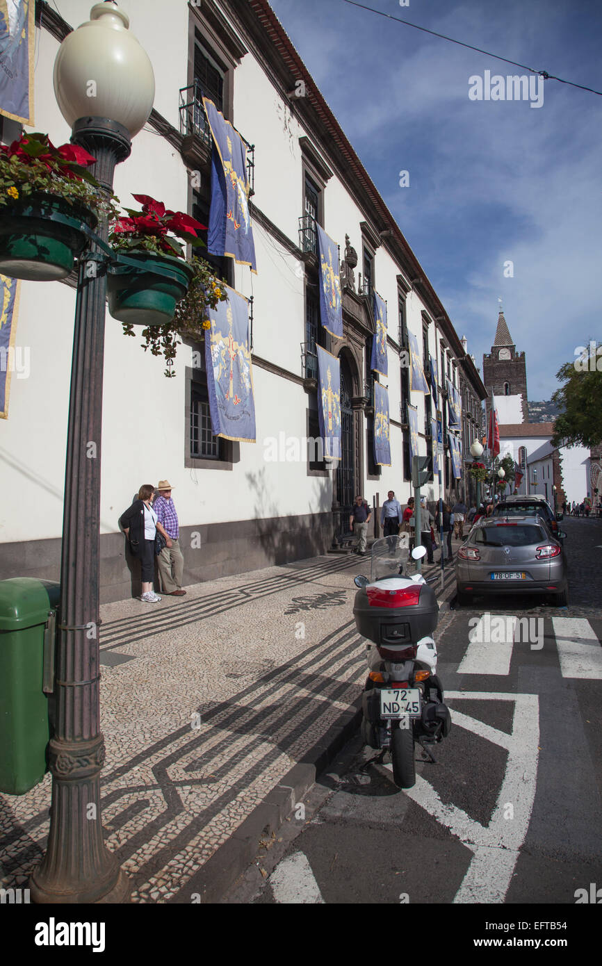Avenida arriaga funchal madeira street hi-res stock photography and ...