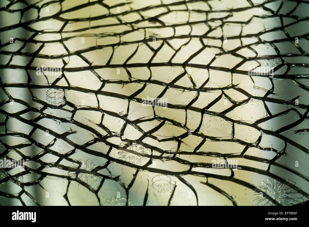 Broken mirror hi-res stock photography and images - Alamy