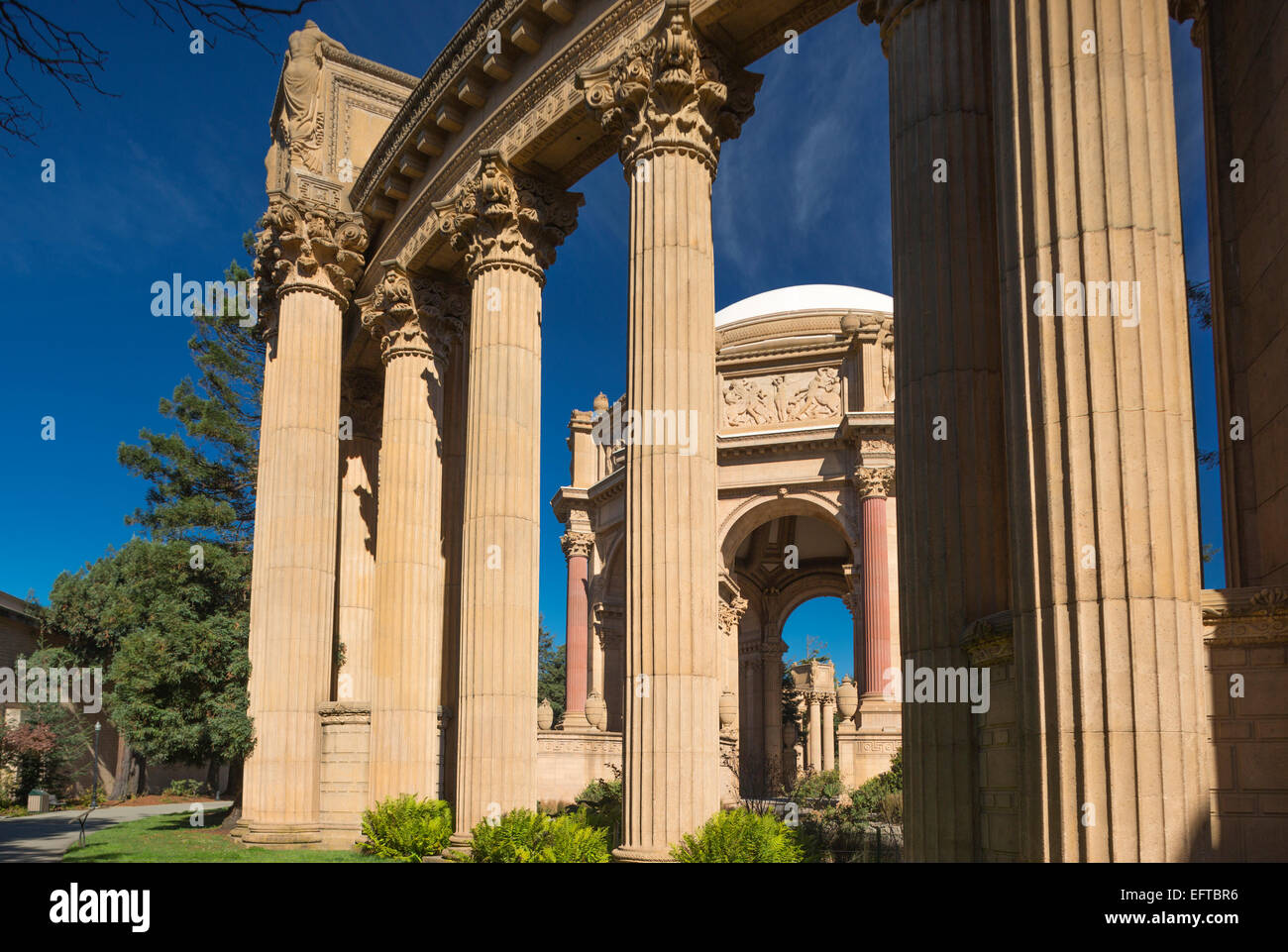 CURVED COLONNADE ROTUNDA PALACE OF FINE ARTS PRESIDIO NATIONAL PARK ...
