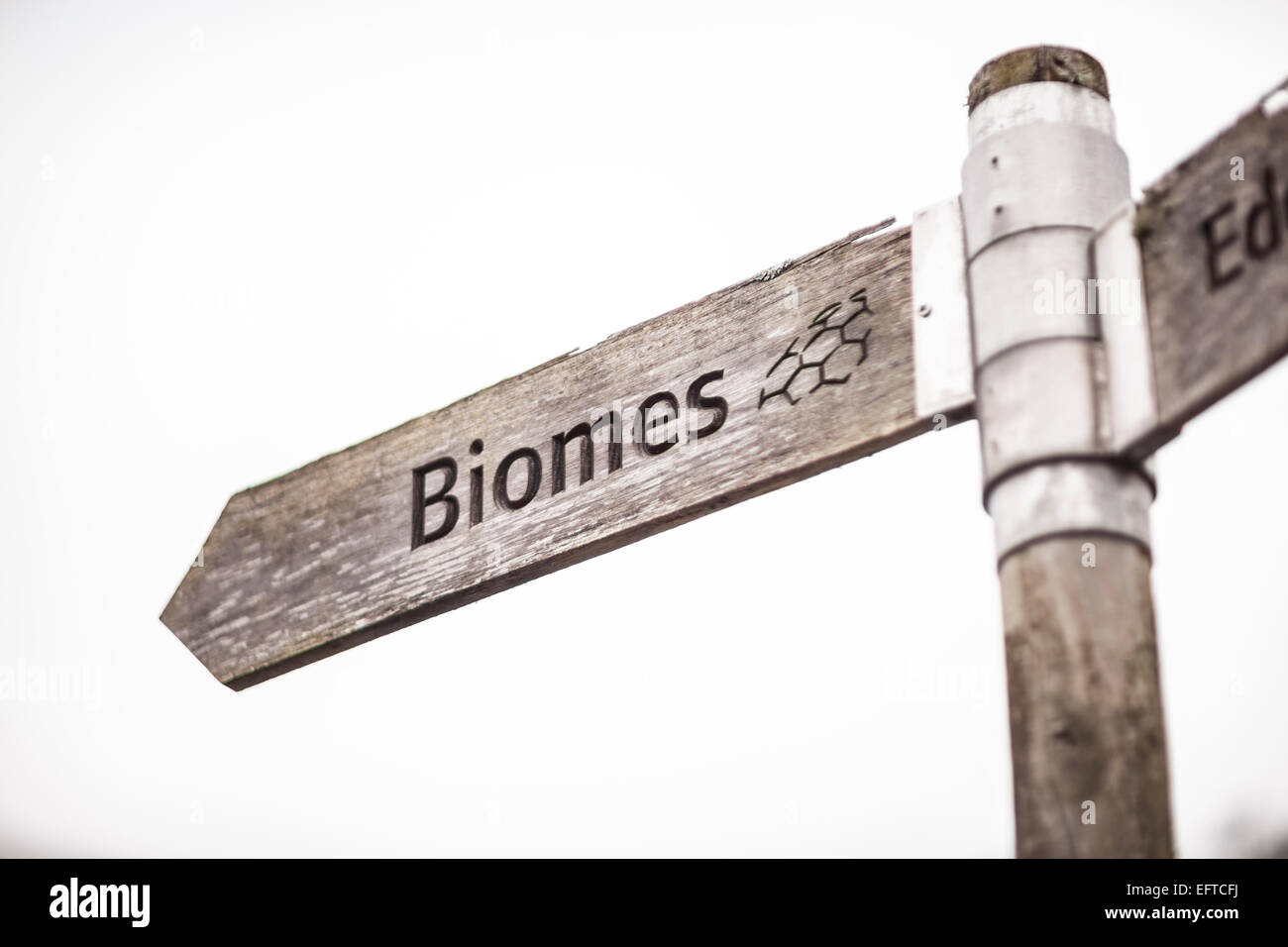 A sign pointing towards the Eden Project Biomes Stock Photo - Alamy