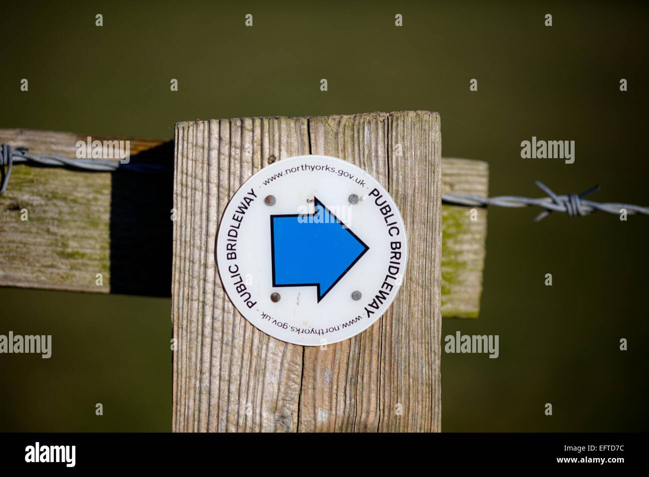 public bridleway sign Stock Photo - Alamy