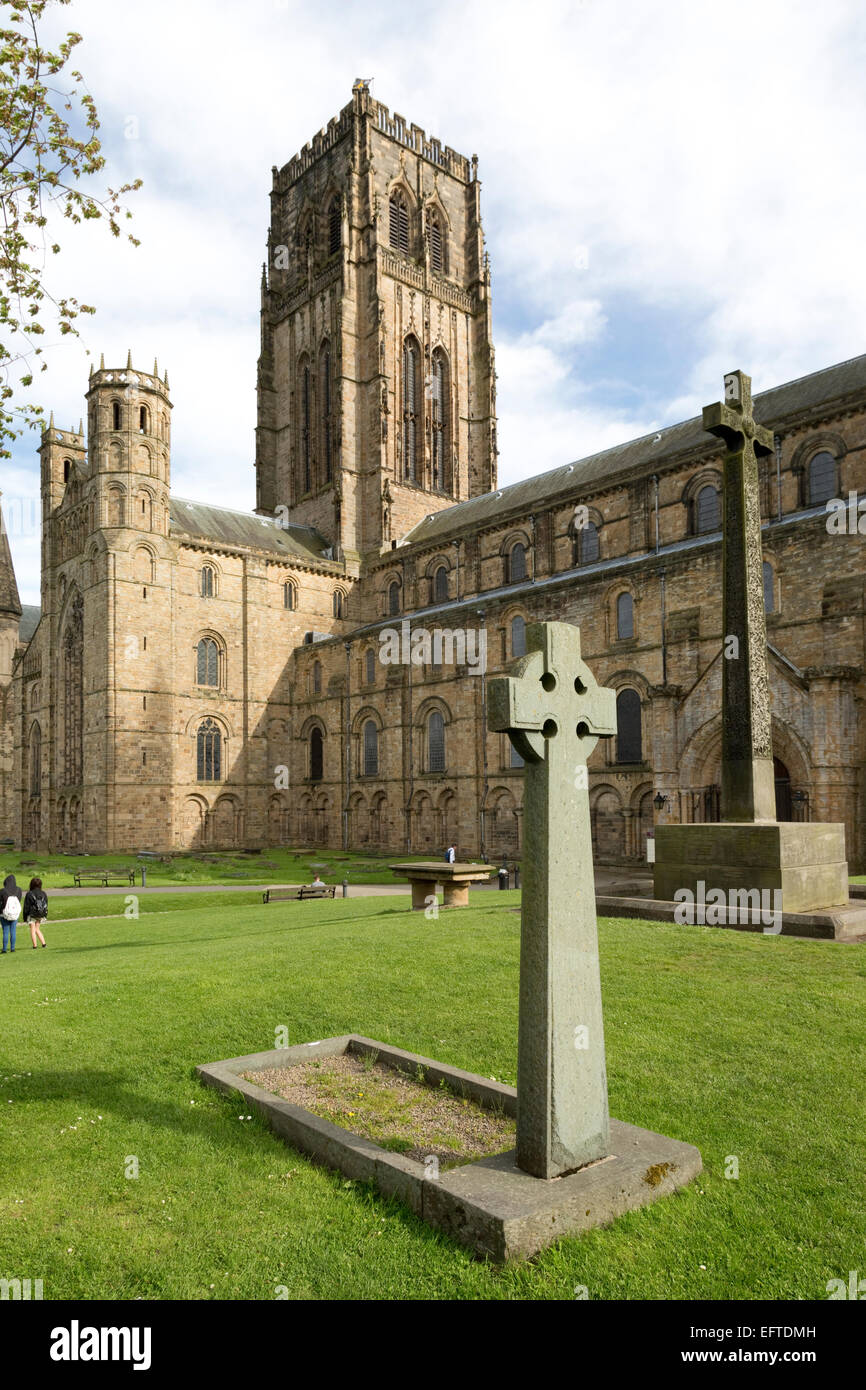 Cross outside durham cathedral hi-res stock photography and images - Alamy