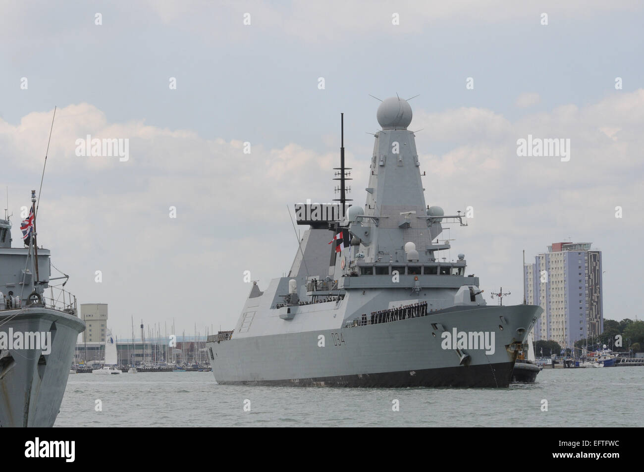 HMS DIAMOND RETURNS TO PORTSMOUTH AFTER HELPING TO BANISH CHEMICAL ...