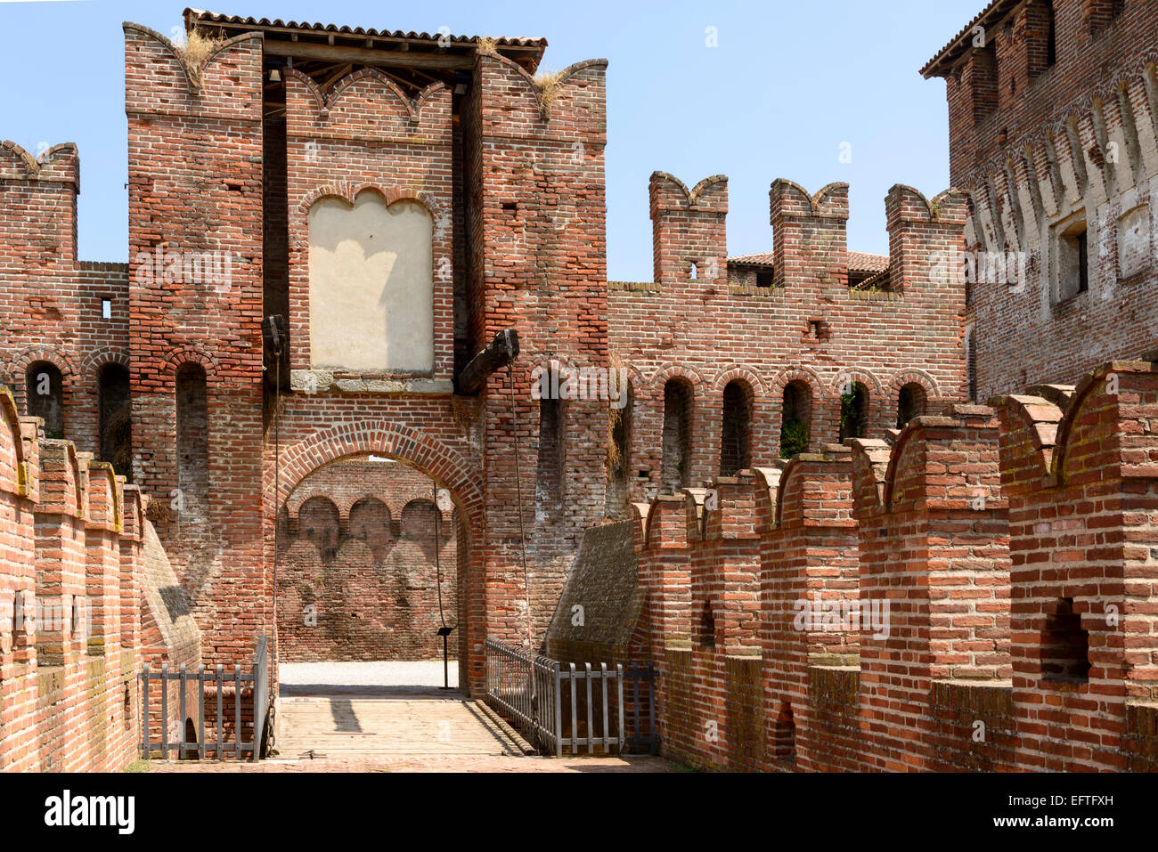 Castle Drawbridge Stock Photos & Castle Drawbridge Stock Images - Alamy