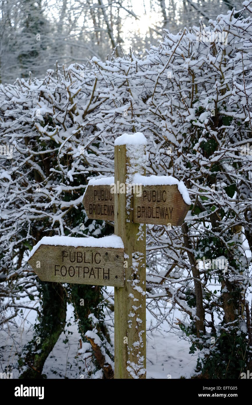 Footpath snow hi-res stock photography and images - Alamy