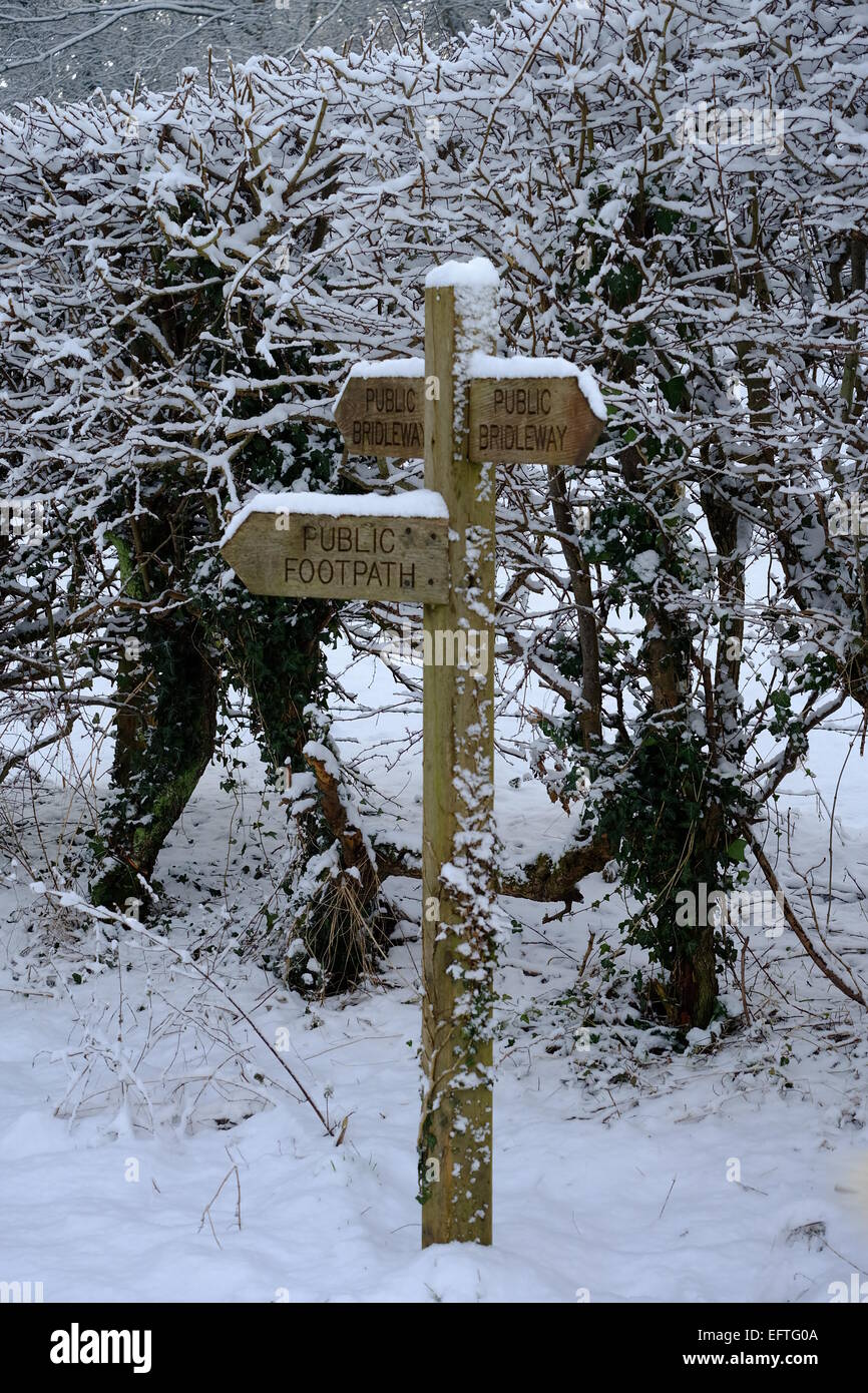 Footpath snow hi-res stock photography and images - Alamy