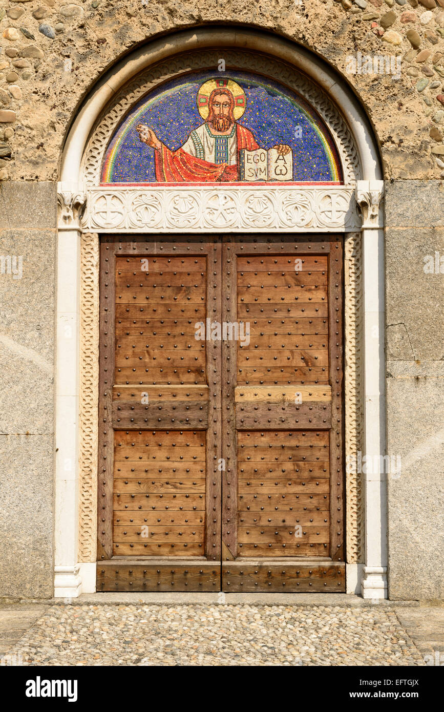 Romanesque Church Portal Stock Photos & Romanesque Church Portal Stock ...