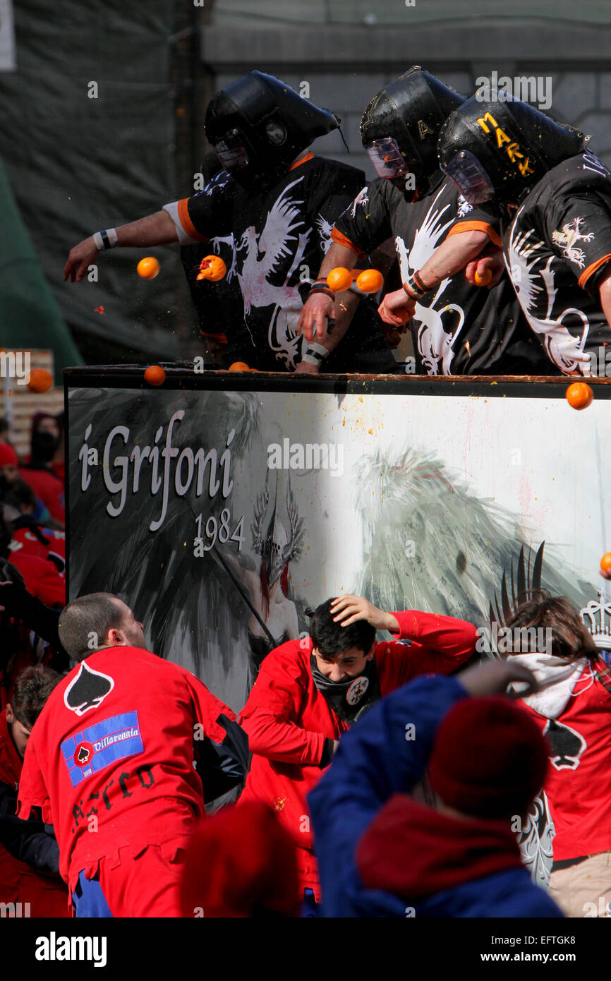 Battle oranges ivrea piemonte italy hi-res stock photography and images ...
