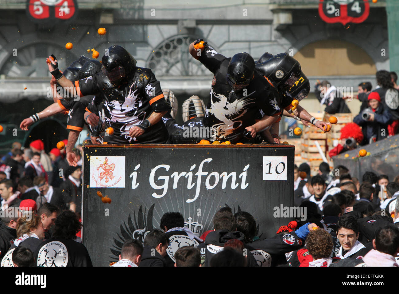 Battle oranges ivrea piemonte italy hi-res stock photography and images ...