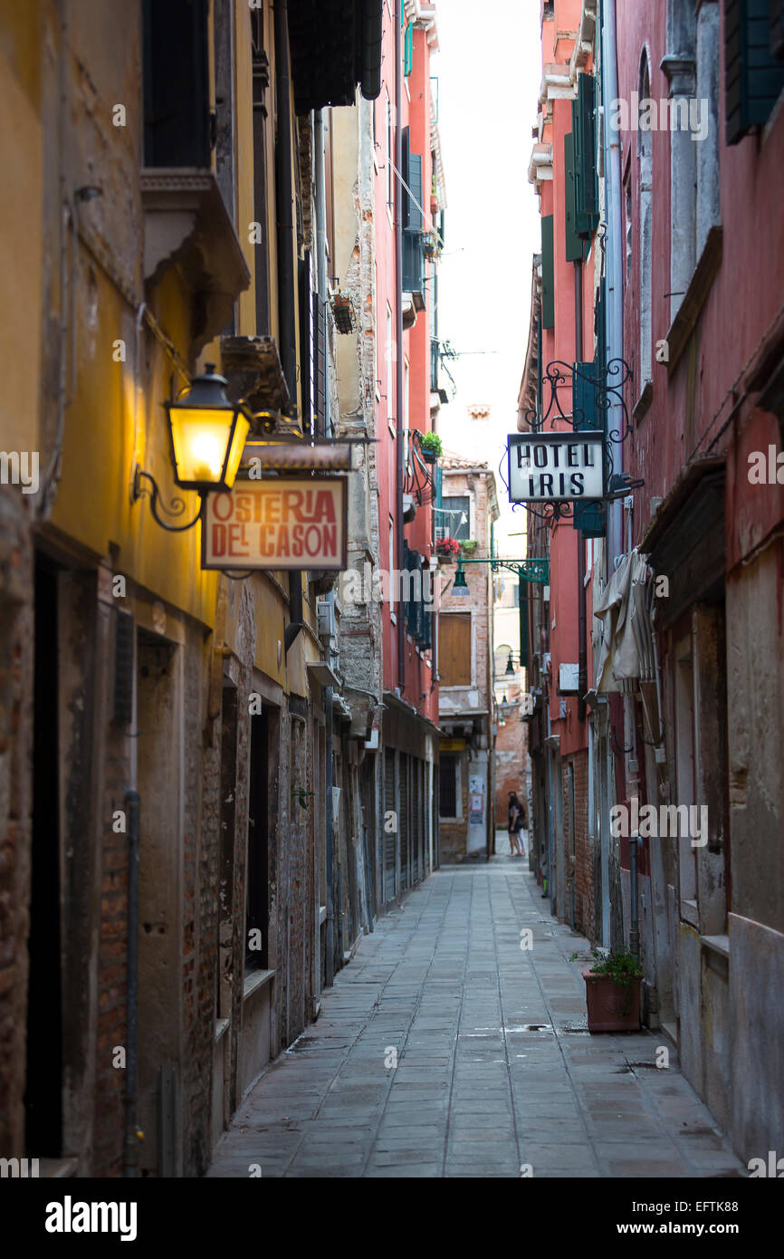 Venetian alley venice italy hi-res stock photography and images - Alamy