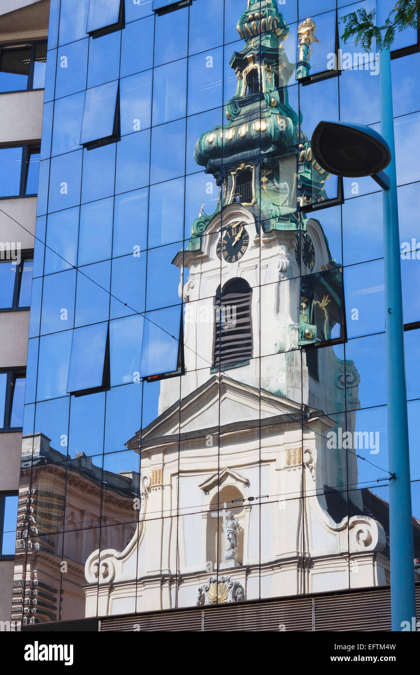 Mirrored building hi-res stock photography and images - Alamy