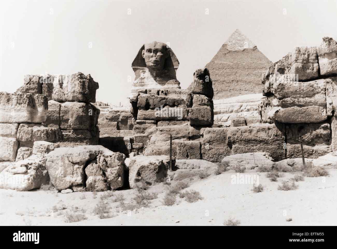 The Great Sphinx of Giza and the Great Pyramid of Giza, aka Pyramid of Khufu or the Pyramid of ...