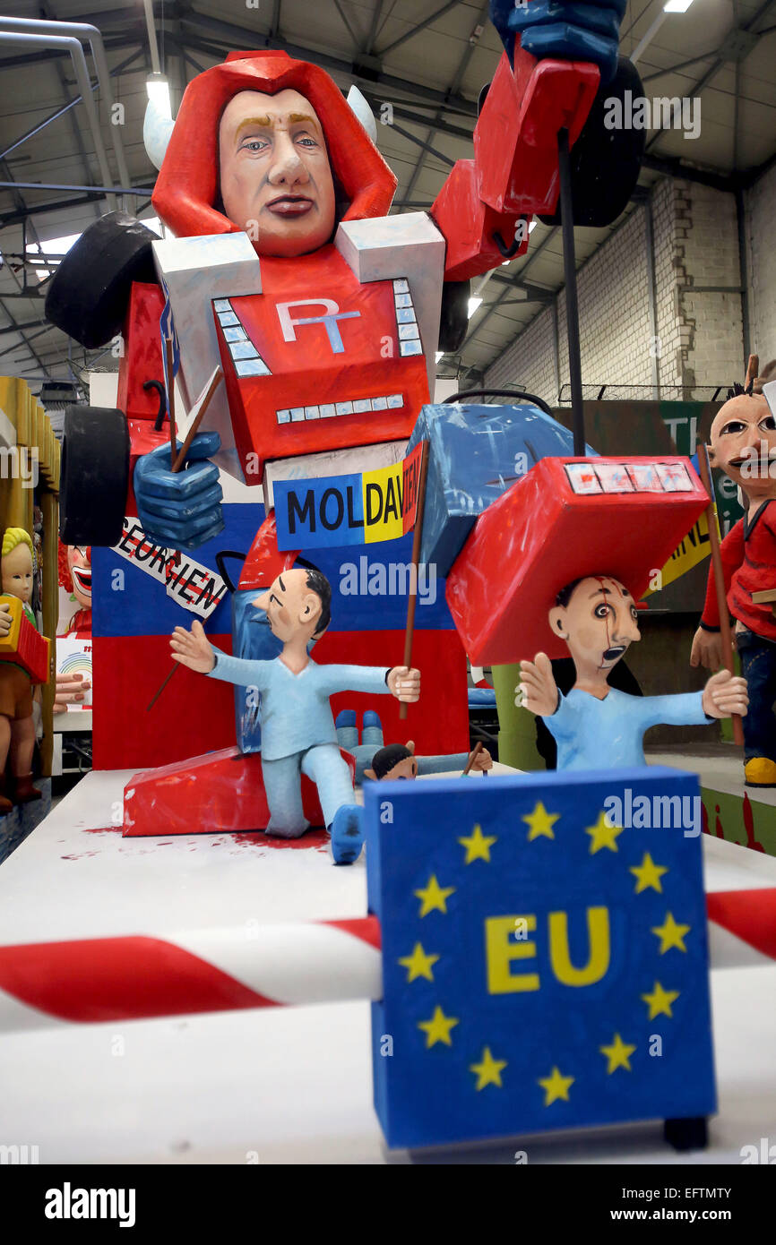 Cologne, Germany. 10th Feb, 2015. A float depicting the Russian ...