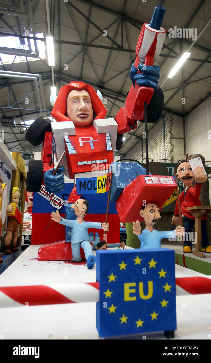 Cologne, Germany. 10th Feb, 2015. A float depicting the Russian ...