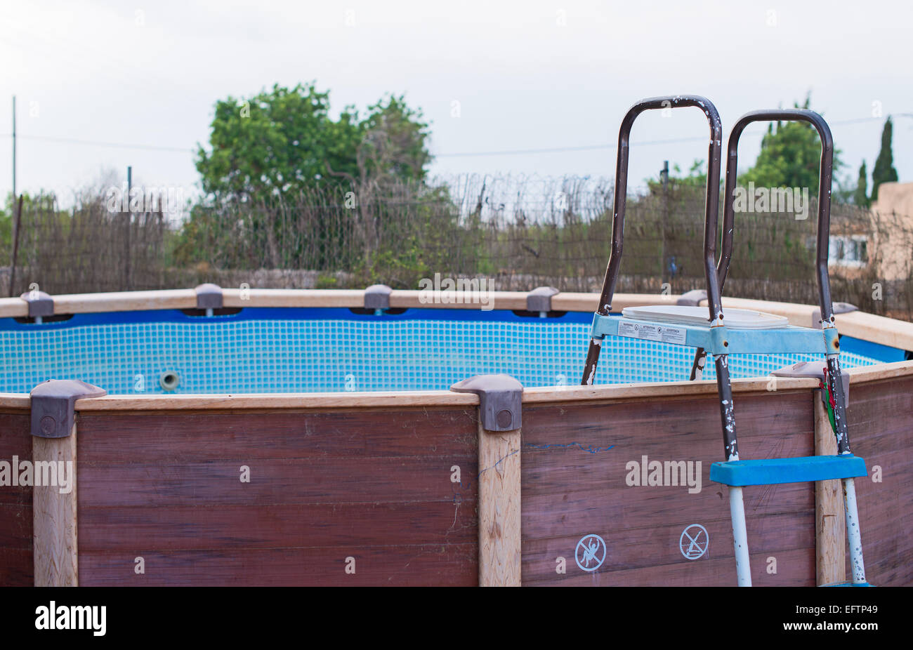 Empty abandoned swimming pool old hi-res stock photography and images ...