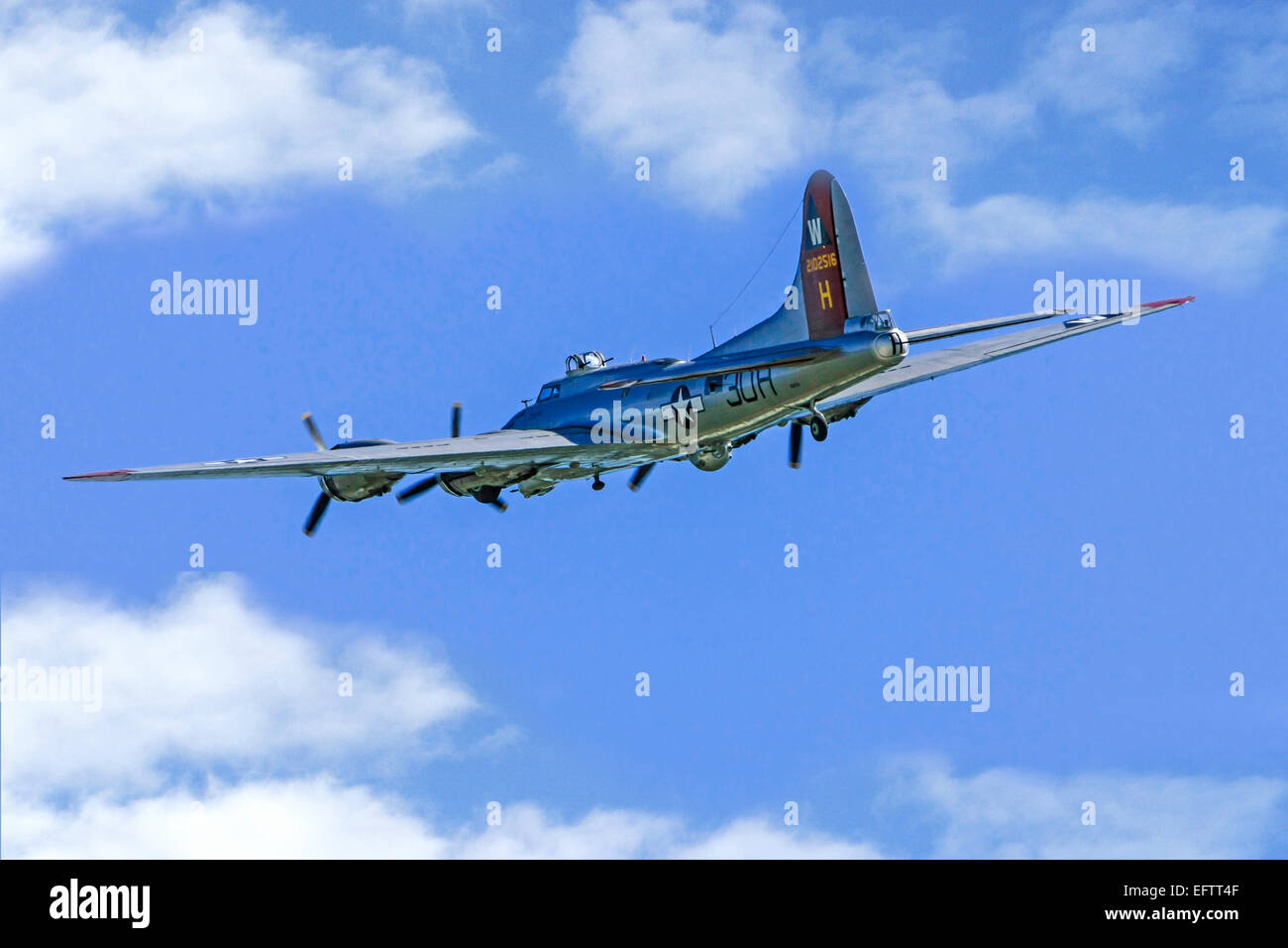 Ww2 b17g flying fortress hi-res stock photography and images - Alamy