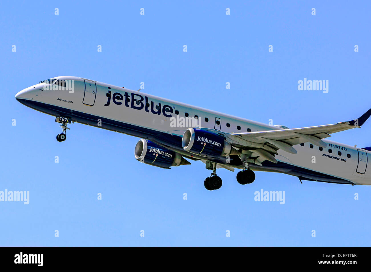 Embraer 190 jet hi-res stock photography and images - Alamy