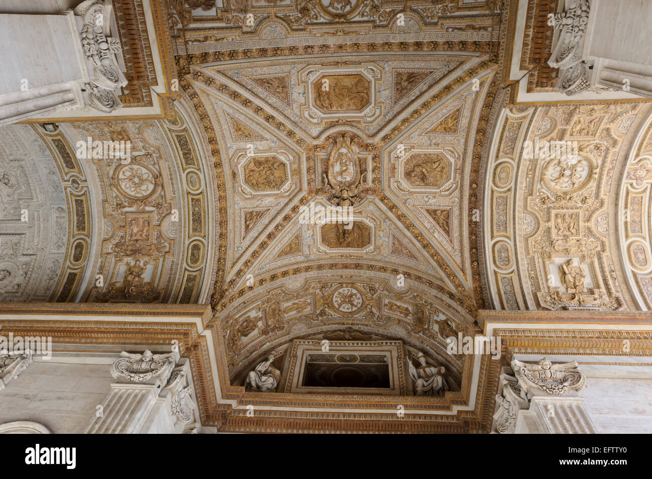 Floor to ceiling sculpture hi-res stock photography and images - Alamy