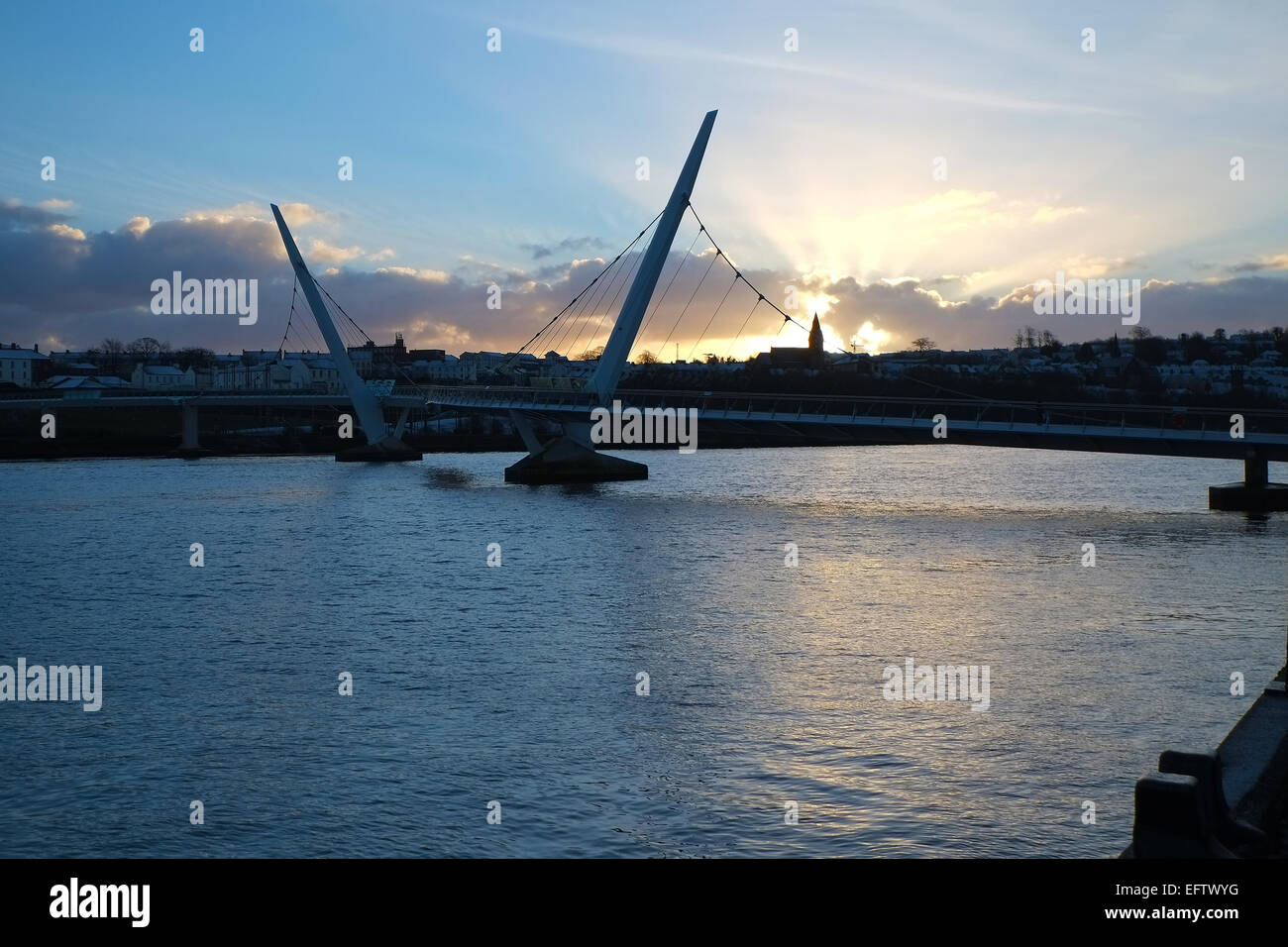River foyle ireland hi-res stock photography and images - Alamy