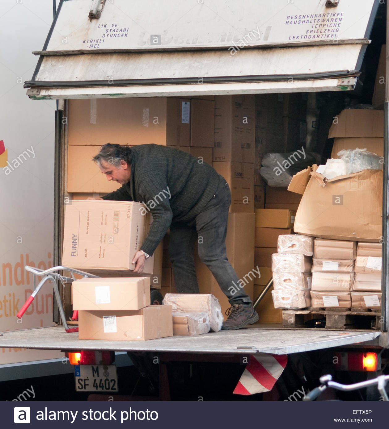 Man Lifting Heavy Box Back Stock Photos & Man Lifting Heavy Box Back ...
