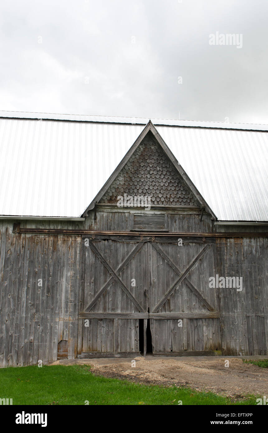 Natural wood barn on Upstate NY Dairy Farm Stock Photo - Alamy
