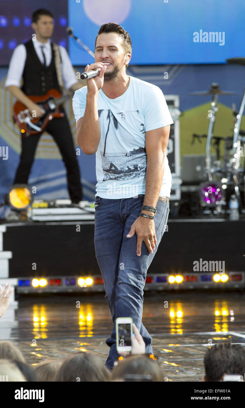 Luke Bryan performs on 'Good Morning America' Featuring: Luke Bryan ...