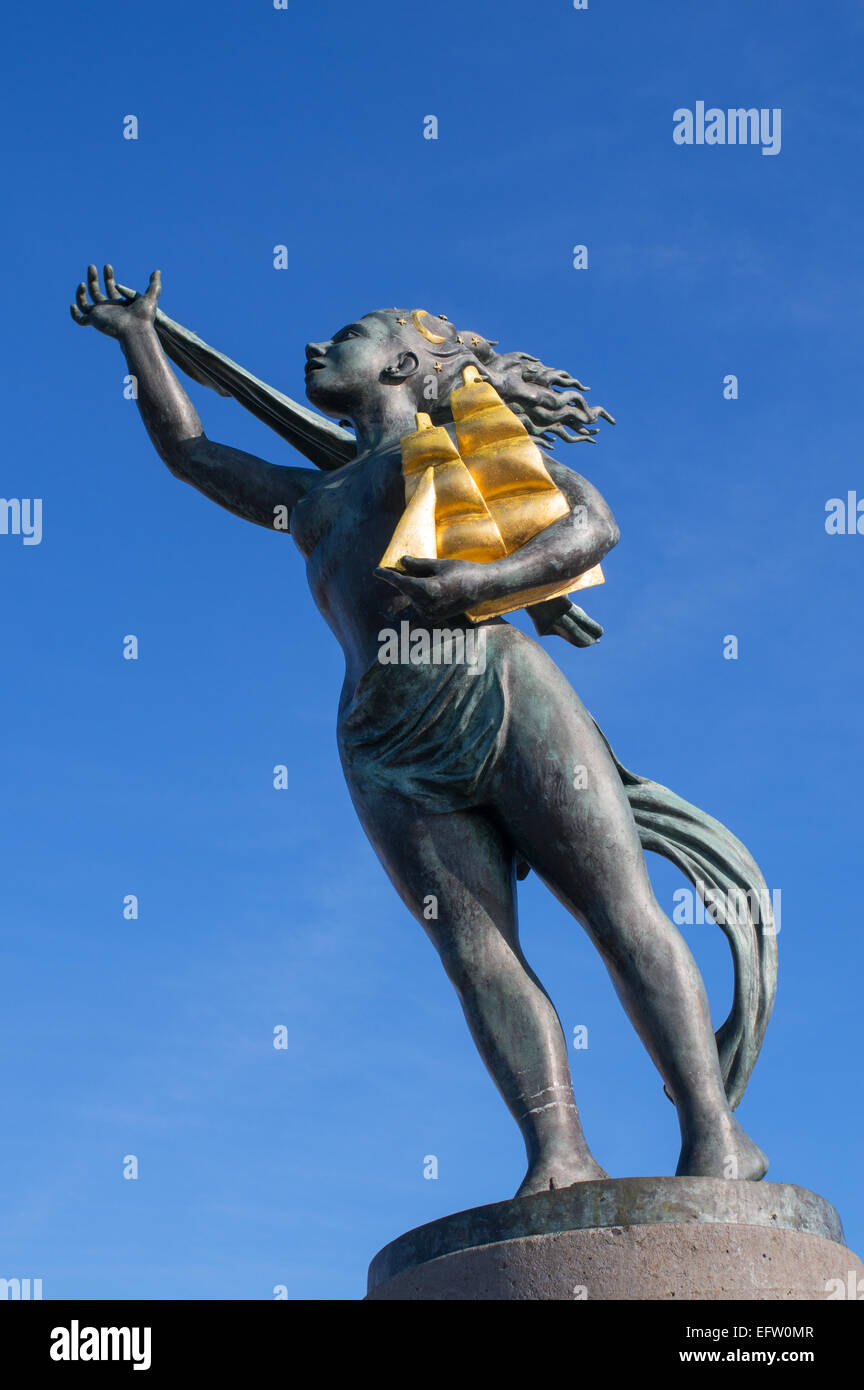 Spirit of south shields statue hi-res stock photography and images - Alamy