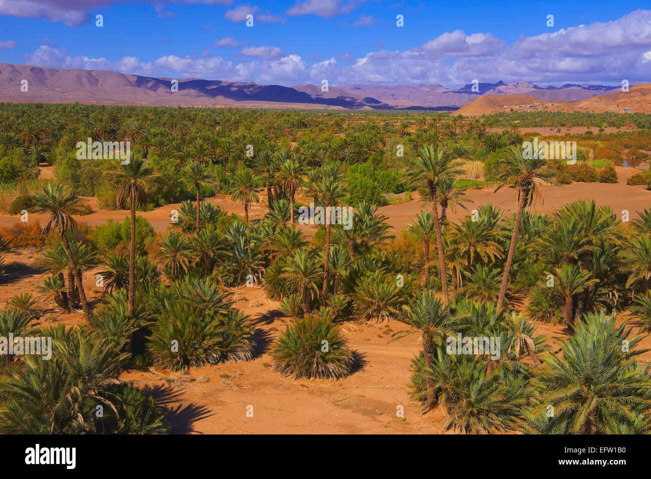 Draa river mountain range djebel hi-res stock photography and images ...