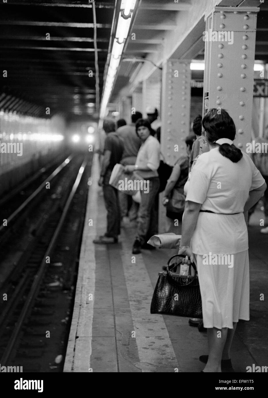 Train new york subway line Black and White Stock Photos & Images - Alamy
