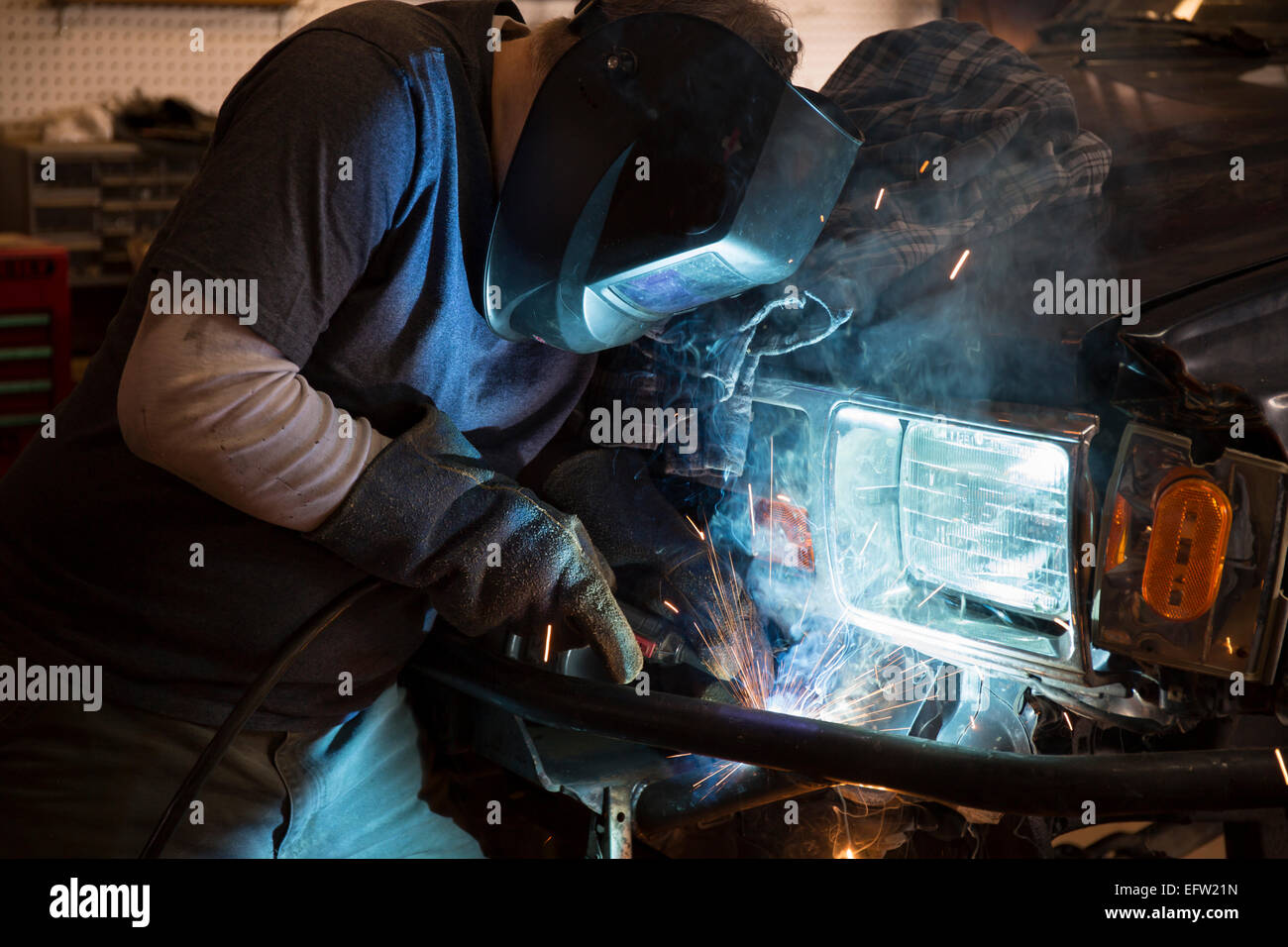 Man wearing welding helmet welding hi-res stock photography and images ...