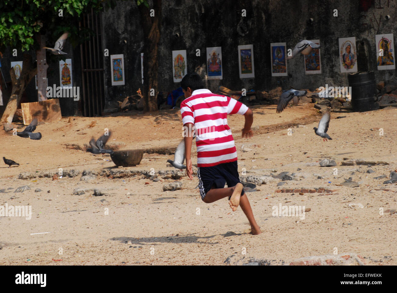 Boy running profile hi-res stock photography and images - Alamy
