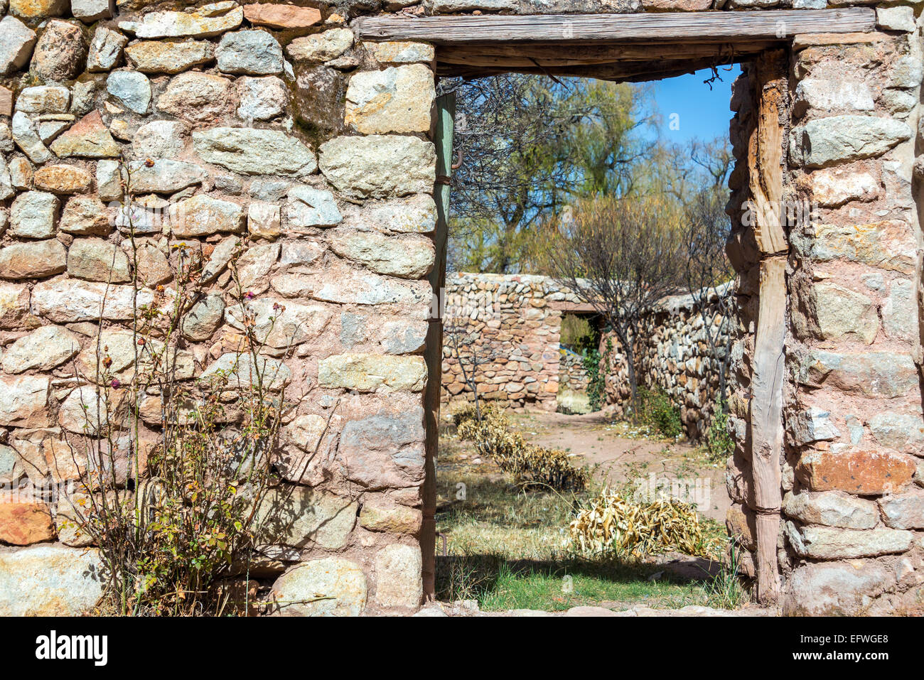 Hacienda courtyard hi-res stock photography and images - Alamy