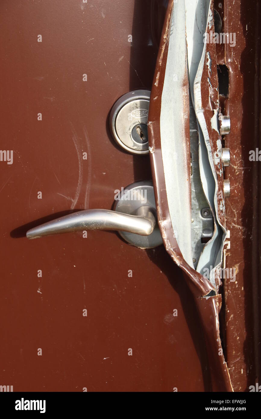Forced entry, broken lock Stock Photo - Alamy