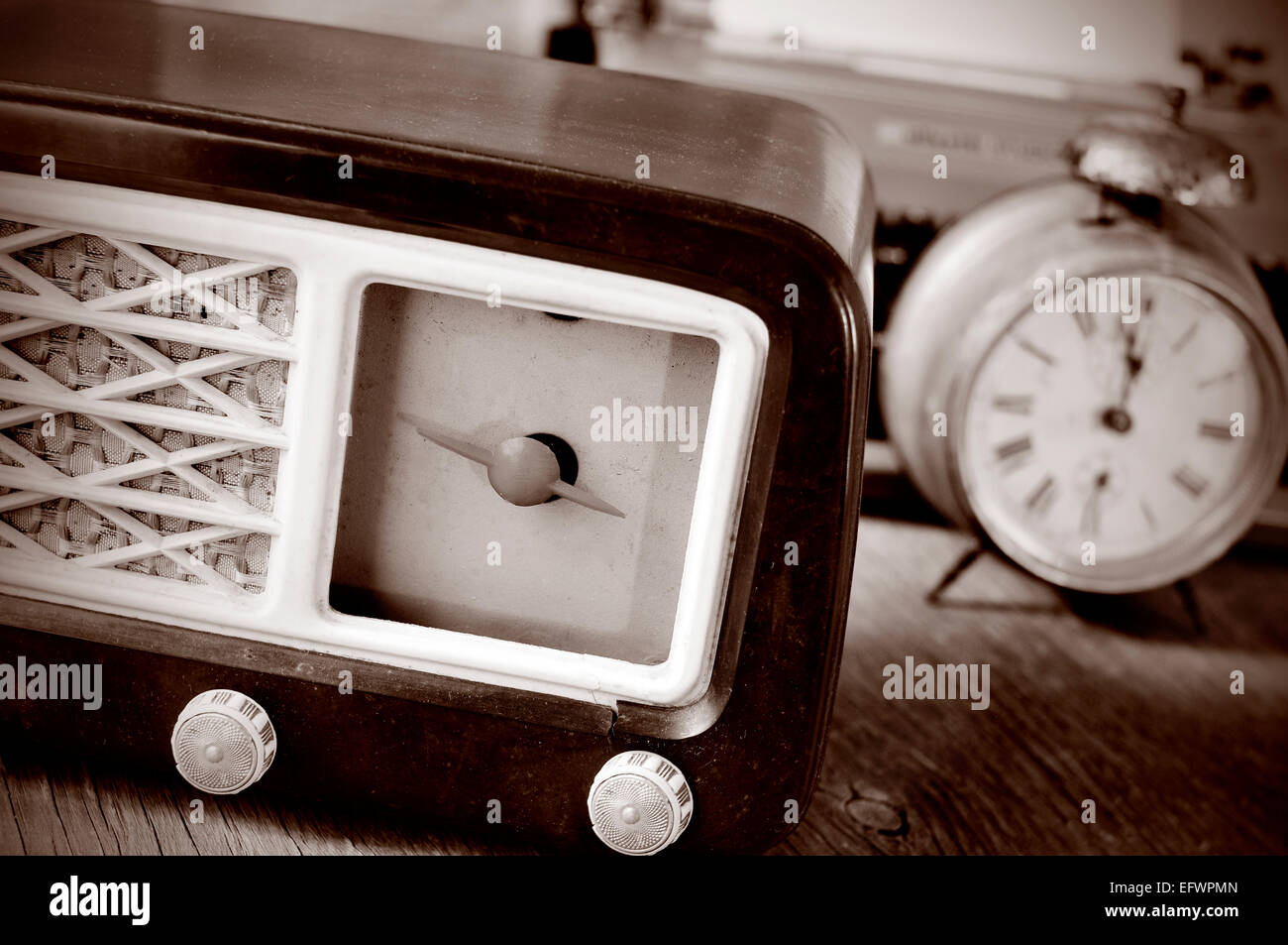 Vintage clock radio hi-res stock photography and images - Alamy
