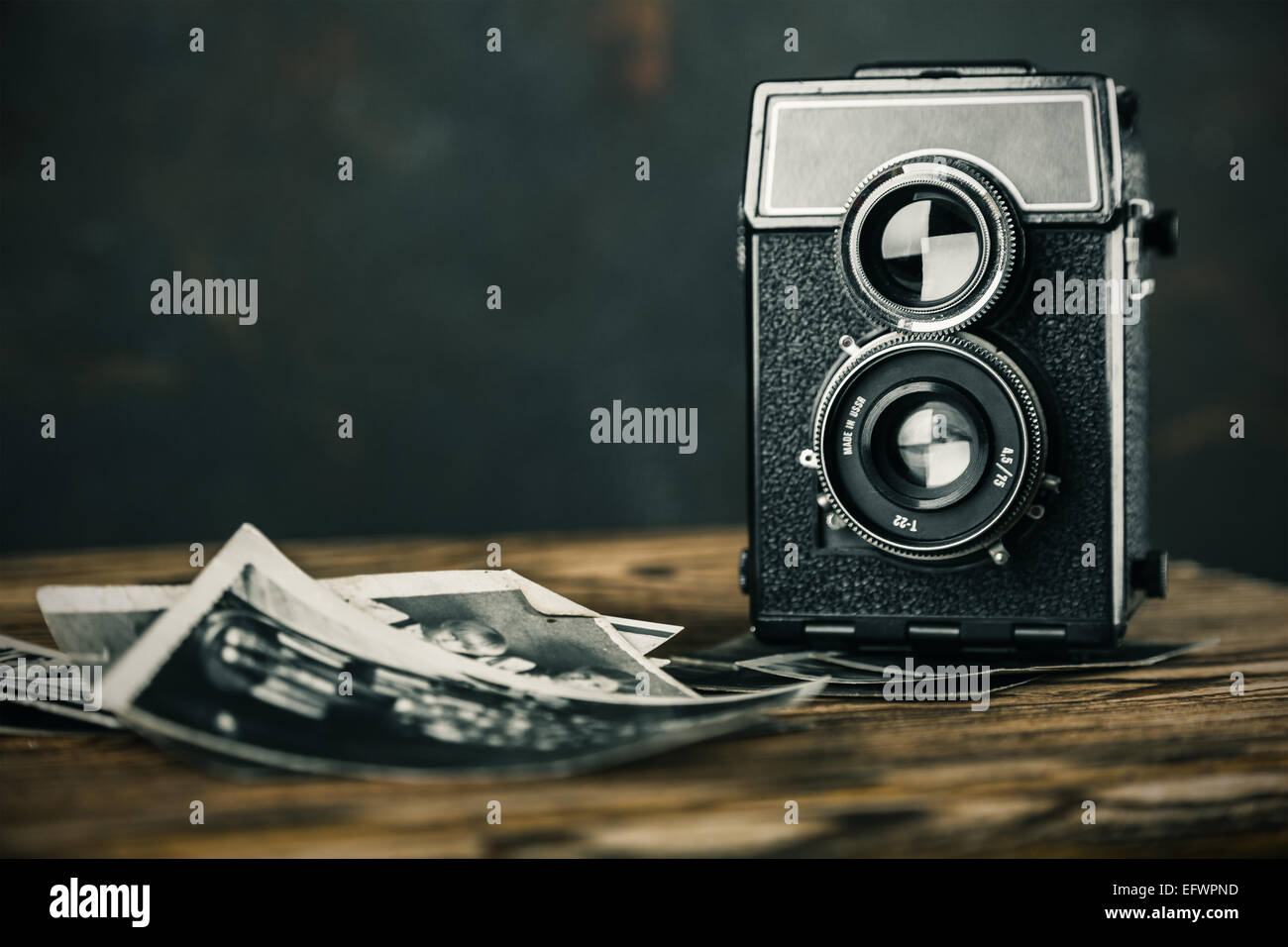 old camera and old pictures wooden table Stock Photo - Alamy