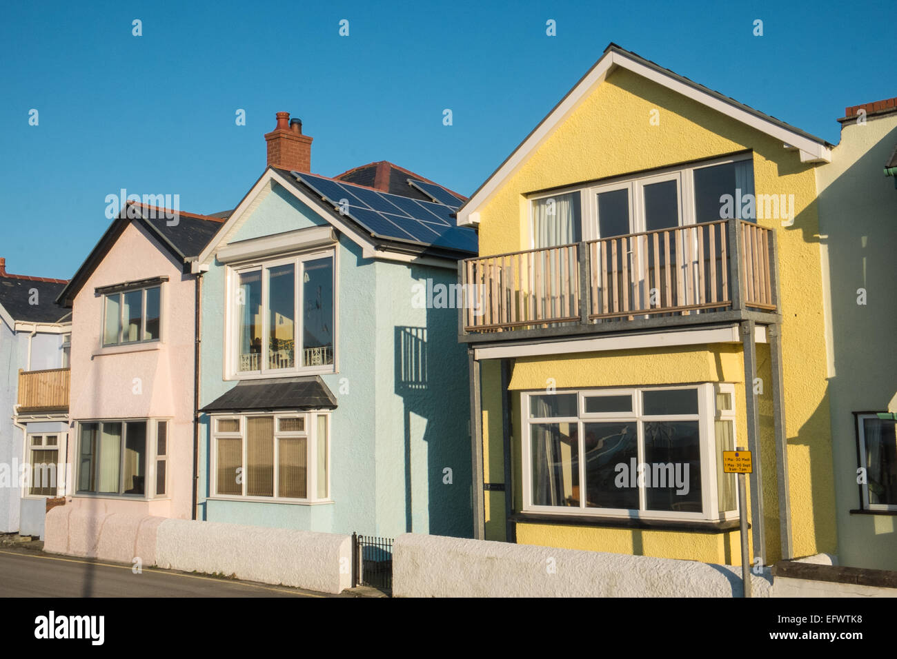 Houses on borth sea front hi-res stock photography and images - Alamy